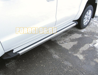 Пороги алюминиевые Luxe Silver серебристые для Volkswagen Amarok (2016-...)