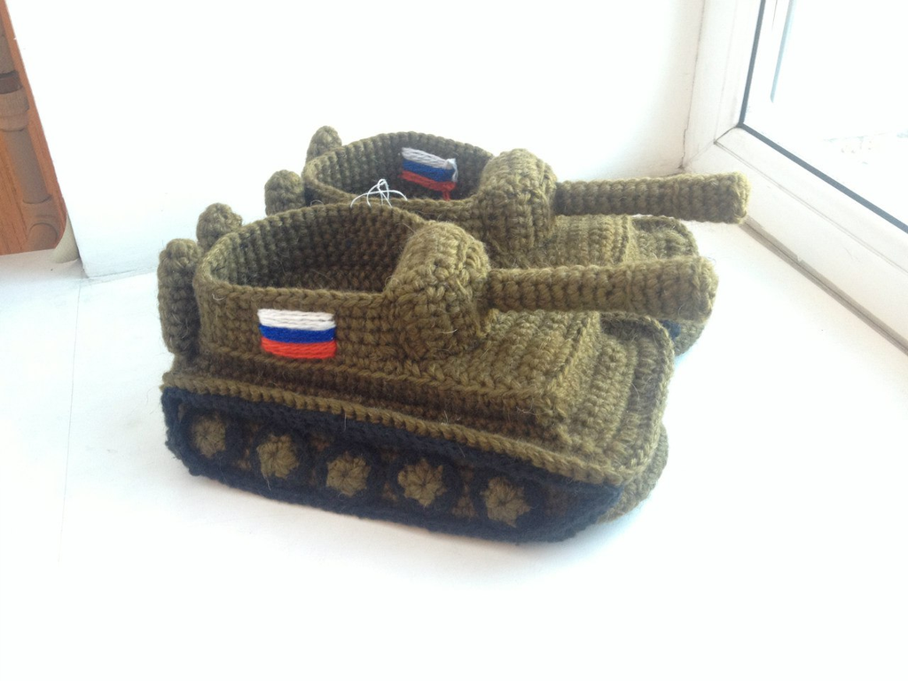 Тапки танки, тапкитанки, тапкотанки, тапочки в виде танков, тапочки танки.
