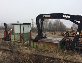 Машина для транспортировки и сортировки круглого леса на рельсовом ходу ...