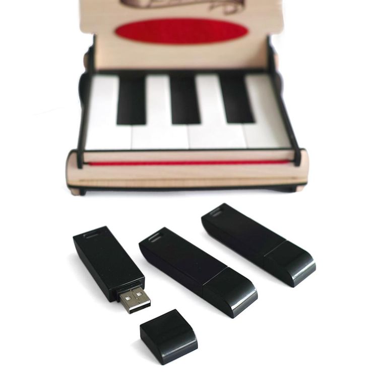 Подарок музыканту "Флэш-рояль". Набор флэшек, оформленный под ...