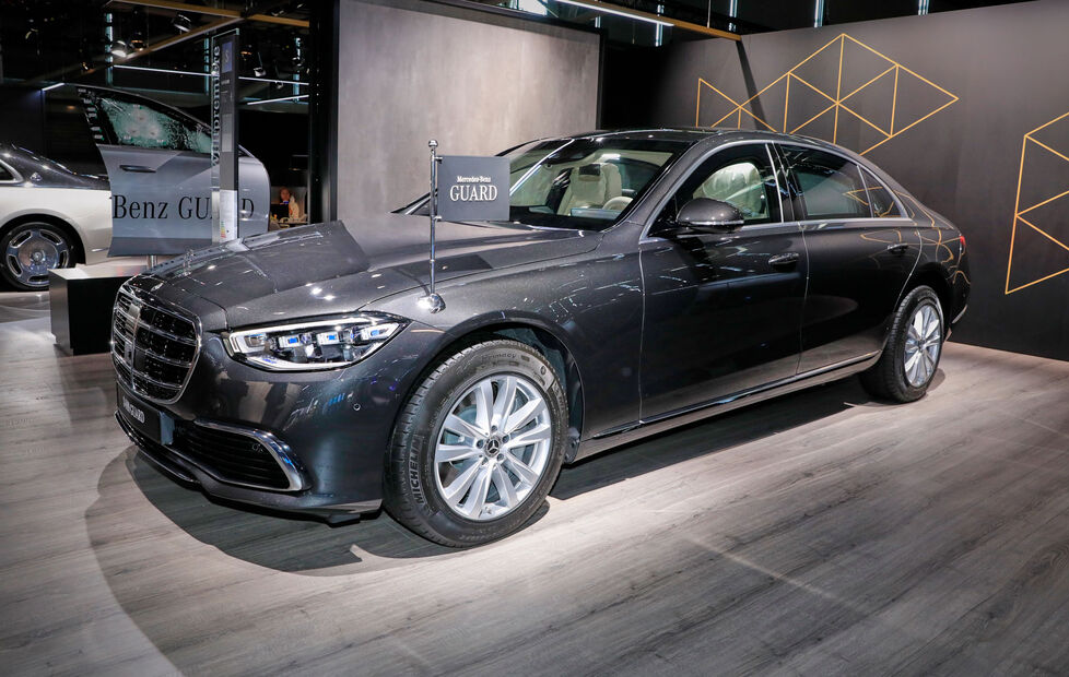 Services - Luxury class discreetly armored limousine Mercedes--Benz ...