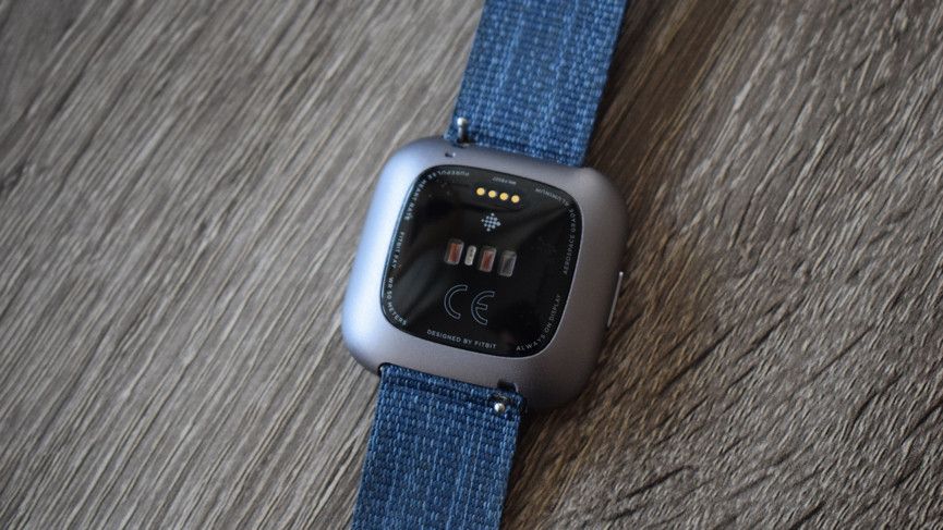Обзор: Fitbit Versa 2. Когда Alexa на твоей руке